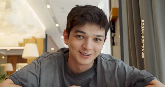 Российский певец впервые прокомментировал скандал с желто-синим пакетом в Казахстане — EADaily ...